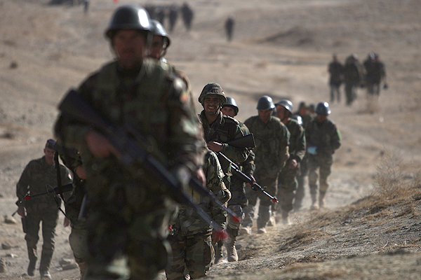 130.000 gendarmes and soldiers to secure the Algerian borders with ...