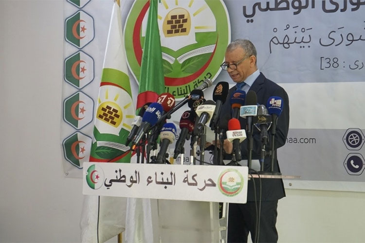 بن قرينة: تصريحات ماكرون "أيقظت" دعاة المراحل الانتقالية في البلاد ...