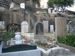 The burial of a Christian in an Islamic cemetery sparks controversy ...