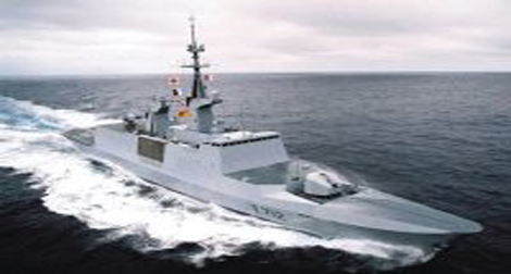 La frégate légère furtive Courbet de la marine française mouille au ...