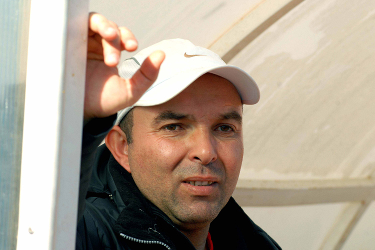 إقالة المدرب حمّوش وبوغرارة وشريف الوزاني في المفكرة – الشروق أونلاين