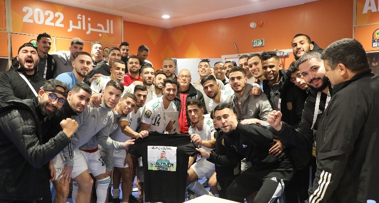 لاعبو المنتخب المحلّي يتذكّرون الفقيد "بن حمودة" – الشروق أونلاين