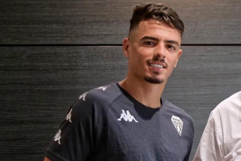 Critiqué pour son soutien à Ilyes Chetti, l’entraîneur d'Angers ...