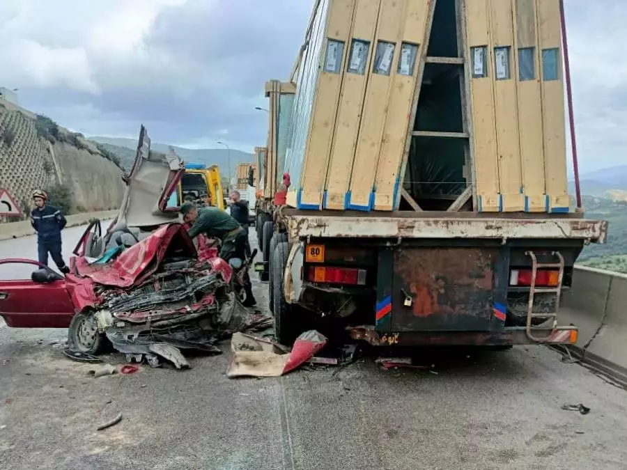 Bouira: Un mort dans une collision entre un camion et une voiture – الشروق أونلاين