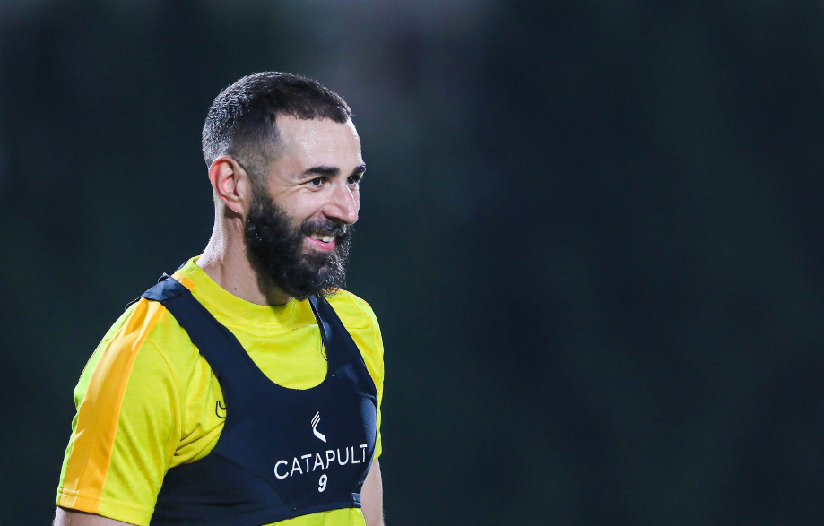 وزير داخلية فرنسا يتمسك بموقفه تجاه بن زيمة – الشروق أونلاين