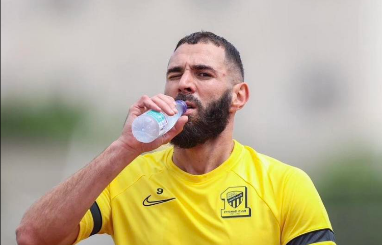 نائبة فرنسية تطالب بسحب الجنسية من كريم بن زيمة (فيديو) – الشروق أونلاين