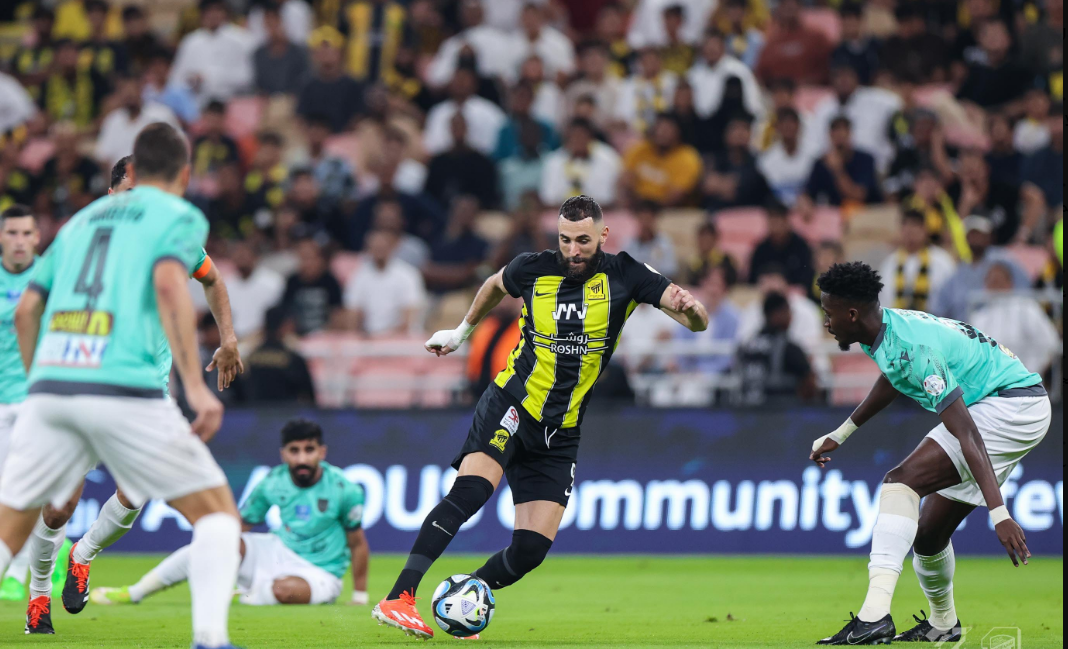 بعد الانتقادات التي طالته بسبب الصيام عن التهديف.. كريم بن زيمة يرد ...