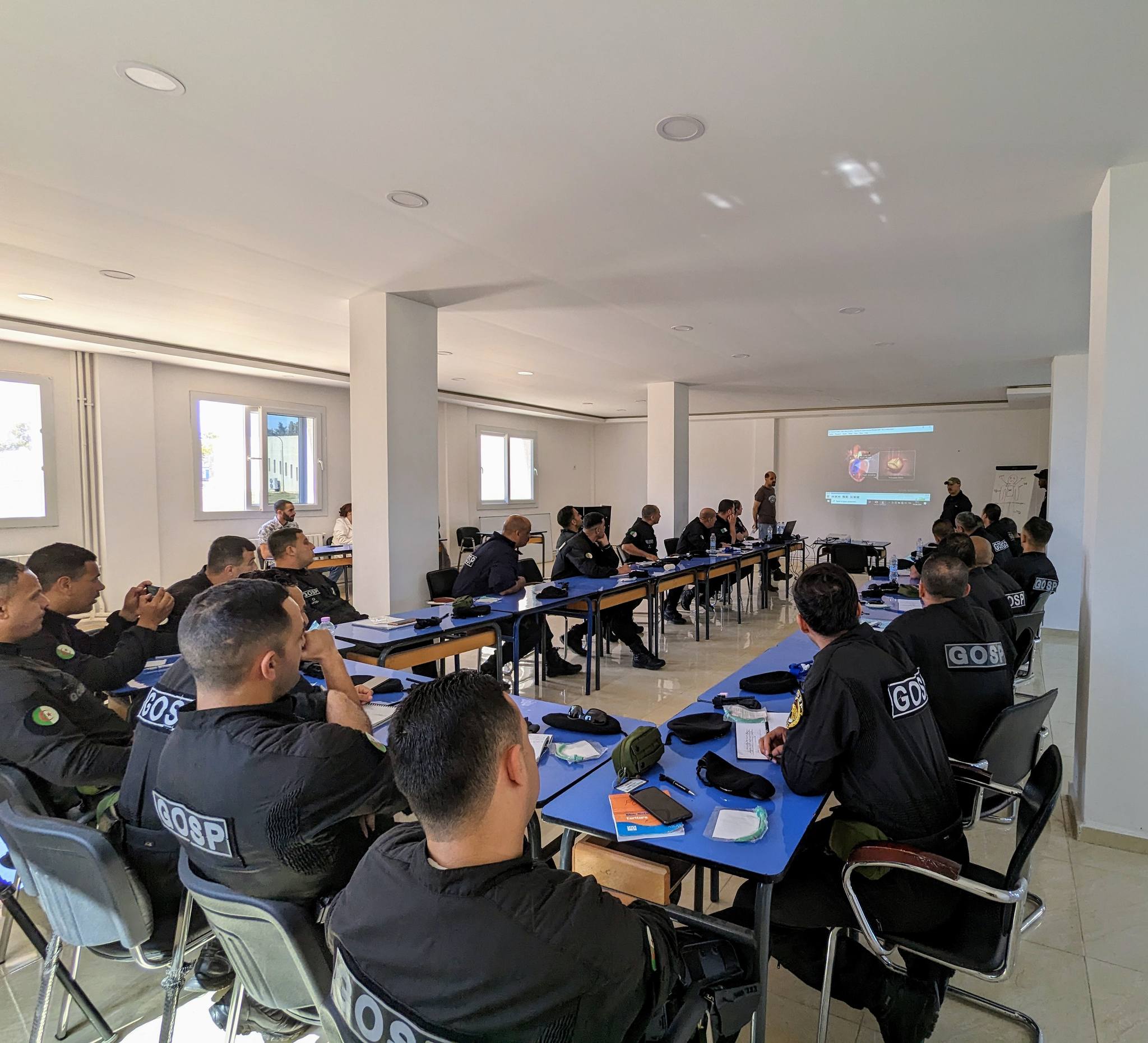 تدريب طبّي تكتيكي من الـ "FBI" لمجموعة "GOSP" الجزائرية – الشروق أونلاين