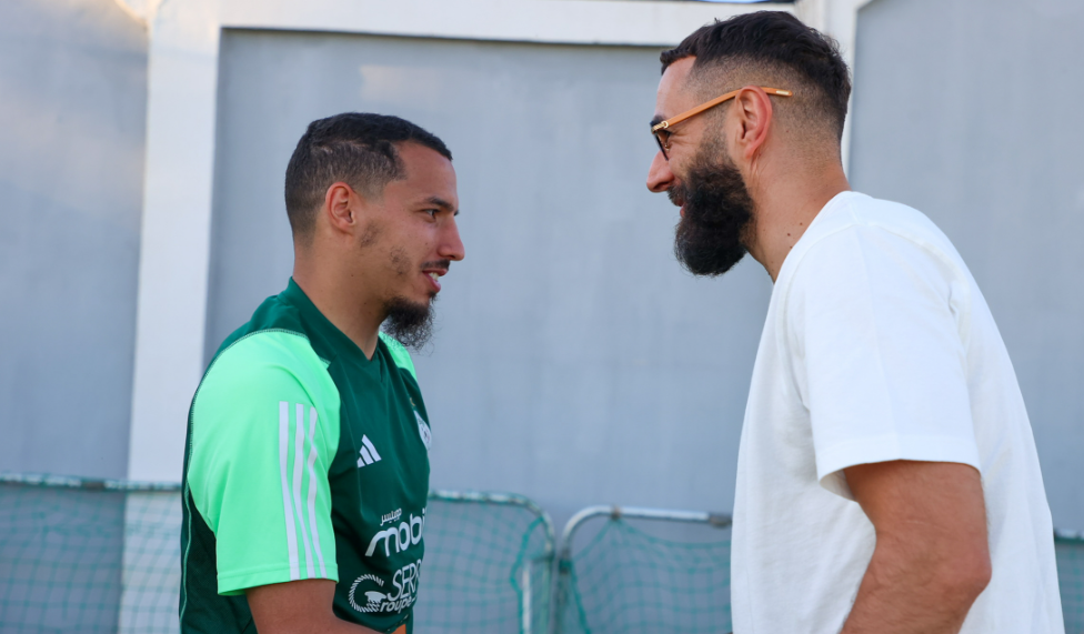 بالفيديو.. بن زيمة يزور "الخضر" في مركز سيدي موسى – الشروق أونلاين