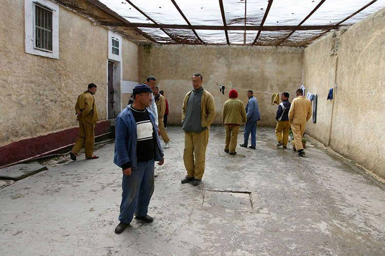 Conditional release for prisoners without paying fines and court fees ...